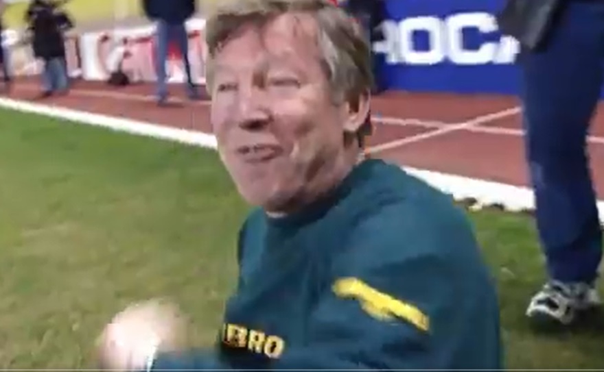 Sir Alex Ferguson Shows His Skills In Manchester United Training (Video ...