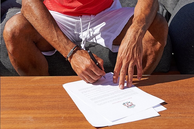 Mohamed Salah "happy to renew" Liverpool contract (Video) - Soccer News