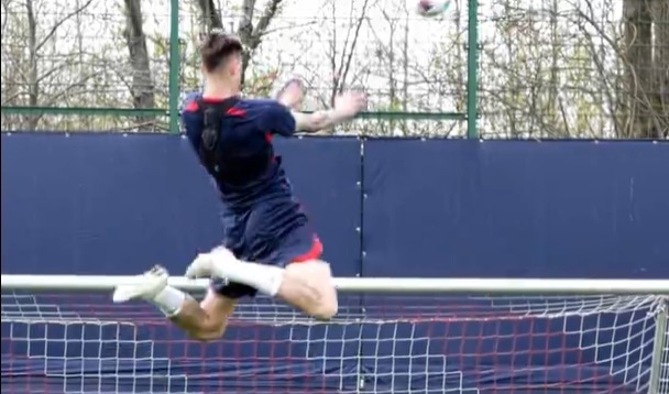 Striker Benjamin Sesko displays impressive jumping ability in RB ...